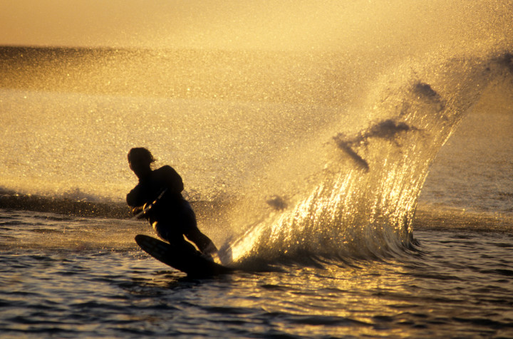 Free Water Ski Photos GOLDEN SLALOM BLAST – Classic Water Skiing Tricks